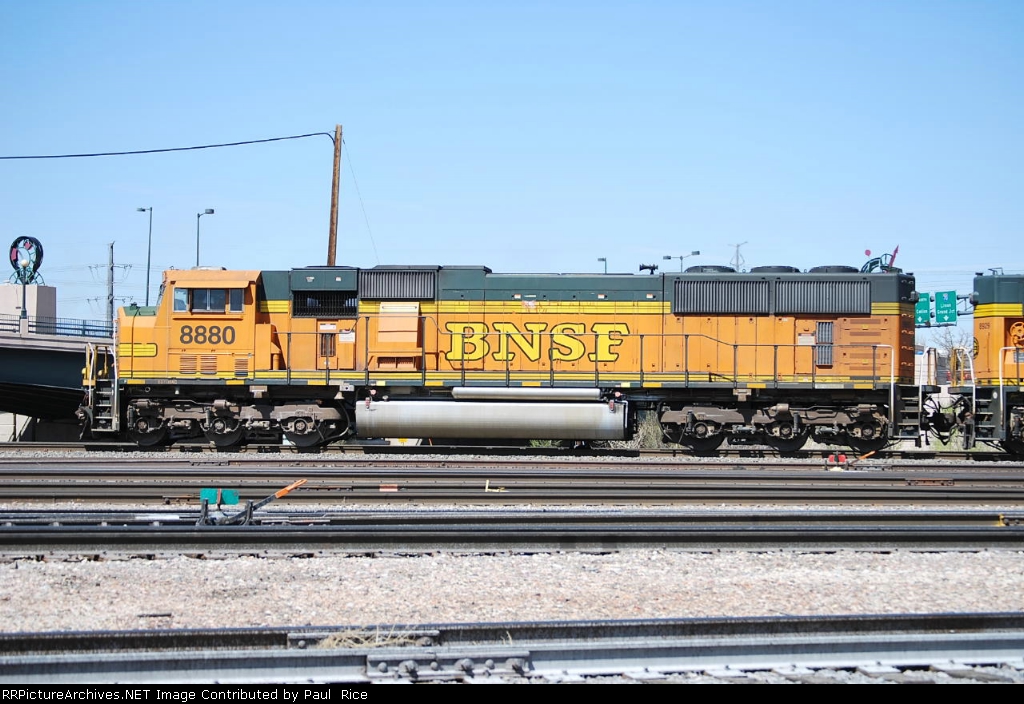 BNSF 8880